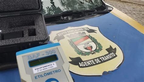Motorista de transporte escolar é flagrado sob efeito de álcool no