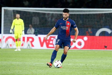 Le Psg L Ve Loption Dachat De Gon Alo Ramos