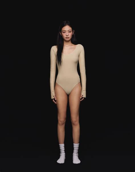Blackpink S Jennie Collaborates With Calvin Klein
