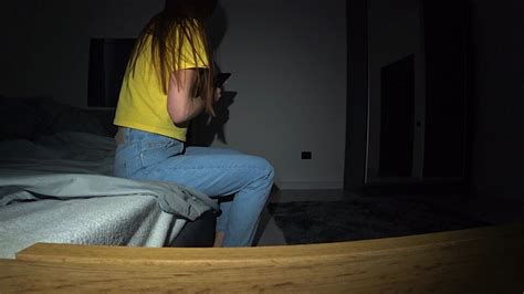 Vraie Tromperie Une Femme Infidèle Samuse Avec Son Amant Pendant Que Son Mari Nest Pas à La