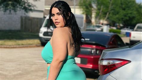 Curvy Plus Size Model Alexis Martinez Biography Wiki Age Height