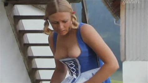 Naked Gisela Schwartz In Unterm Dirndl Wird Gejodelt