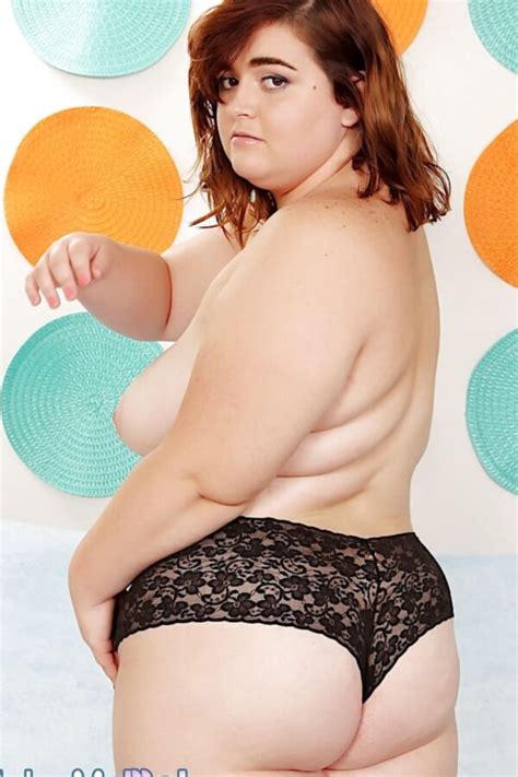 Chubby Girl Maxi Pleasures Gets Naked Nudedworld