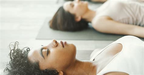 Yoga Nidra qué es cómo practicarlo y los beneficios Unisalud Pro