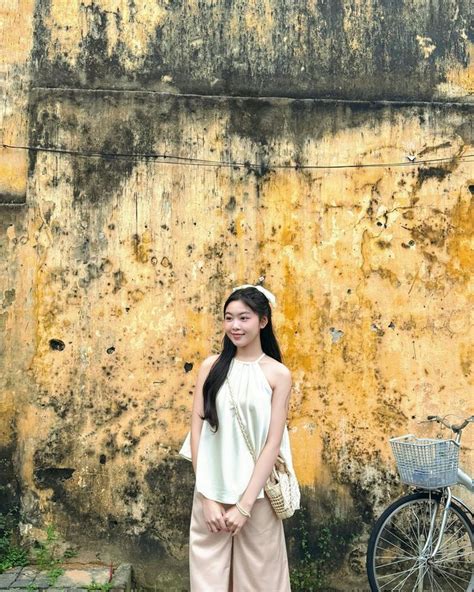 Lọ Lem nhà MC Quyền Linh khoe sương sương bộ ảnh du lịch cùng em gái