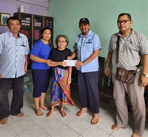 PBPM Cawangan Sarikei Serah Sumbangan Kepada Waris Dua Ahli Utusan