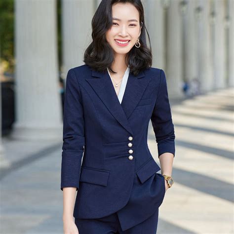 Mẫu Áo Vest Kẻ Công Sở Phong Cách Lịch Lãm Cho Quý Ông