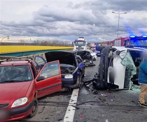 Tragiczny wypadek na A4 w Krakowie Nie żyje jedna osoba Ogromne korki