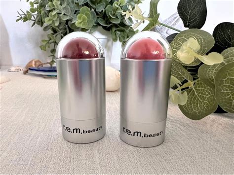 ७𖤐 R e m perfume Beautiful eye makeup Ariana grande makeup