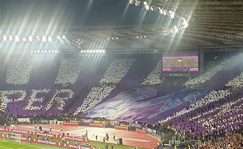 Fiorentina Inter Le Coreografie Delle Due Curve Spettacolo All