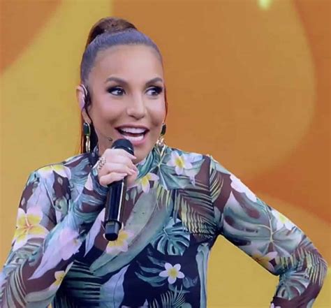 Ivete Sangalo interrompe show e dá bronca em fã Se comporte porr