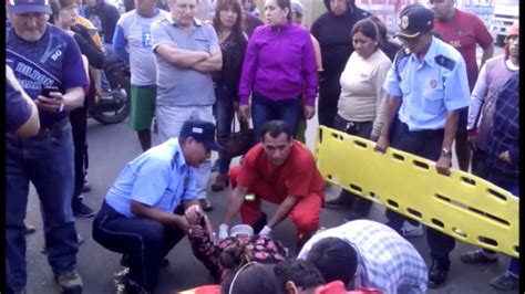 Auxiliada Mujer Con Pierna Fracturada Tras Ser Atropellada Por Auto