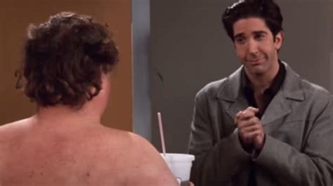 Friends Veja quem era o Ugly Naked Guy e como foi solucionado o mistério