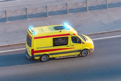 Doi muncitori români tată și fiu uciși de un zid care s a prăbușit