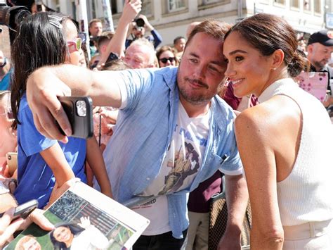 Prince Harry Meghan Markle Step Out On Red Carpet The Chronicle