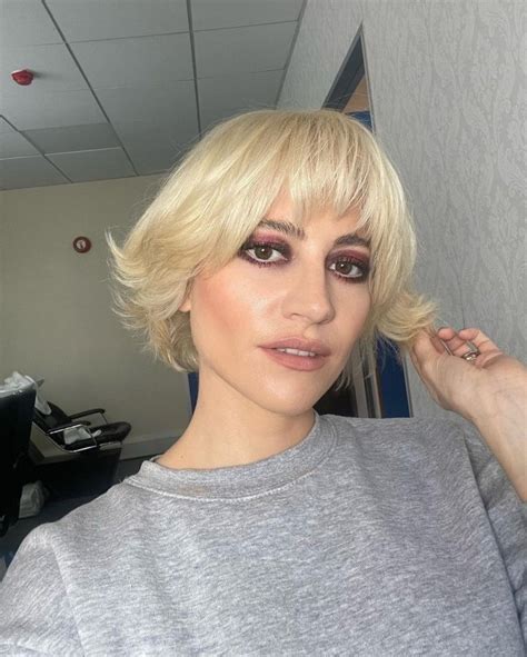 Te fryzury to silne trendy na jesień 2023 Bixie shaggy long bob i nie