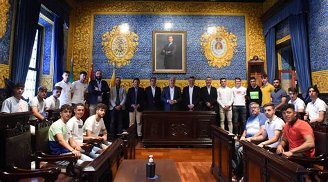 El Alcalde Recibe A Los Juveniles Del Algeciras CF Y Les Felicita Por