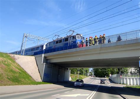 Tragiczny wypadek na torach w Tarnowie Nie żyje mężczyzna potrącony
