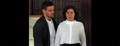 Foto Maurílio Carmo Dalla Vecchia pressiona Maria Marta Lilia
