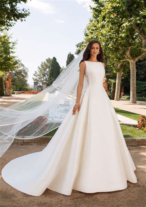 Los mejores escotes para vestidos de novia según tu silueta Modalia es