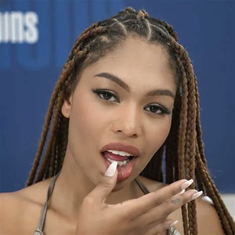 Premiumbukkake On Twitter 😗 Sara Isabel Is Drop Dead Gorgeous And She Probably Knows That 😘