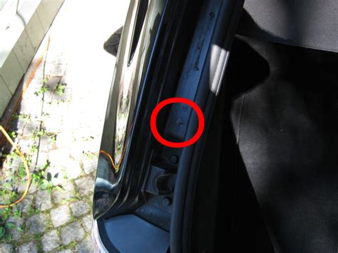 D Säule links E61 Scheuerstelle D Säule bei automatischer Heckklappe
