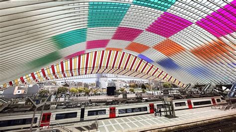 On a testé pour vous lOeuvre de Daniel Buren à la gare de Liège
