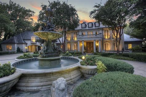 7 Homes With Palatial Fountains Mansions Fountains Outdoor Mansions