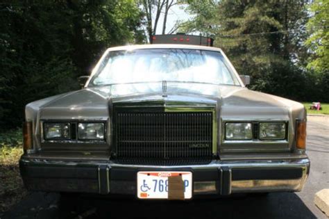Find Used 1989 Lincoln Town Car Signature SE Sedan 4 Door 5 0L In