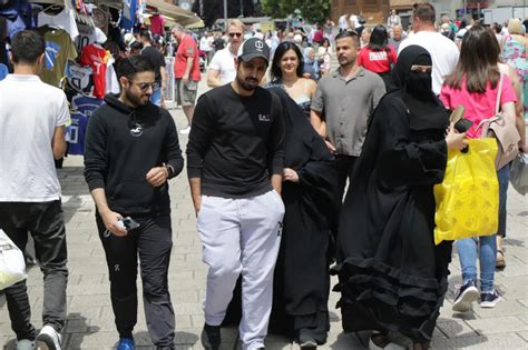 Sutra stižu stikeri za vize Predstoji li nam navala turista iz