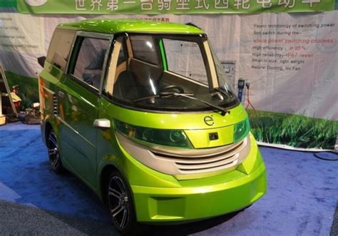 Ample Eo Debuts As The World S First Electric Quadricycle