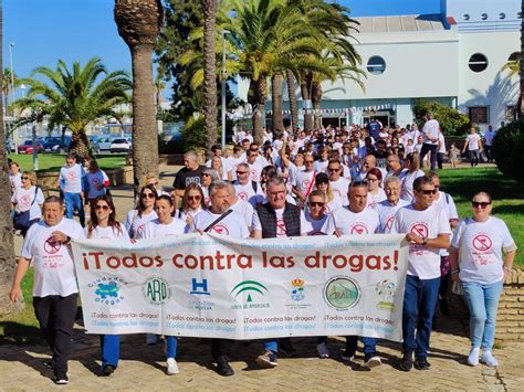 Centenares De Personas Se Suman A La Marcha Contra Las Drogas En Isla