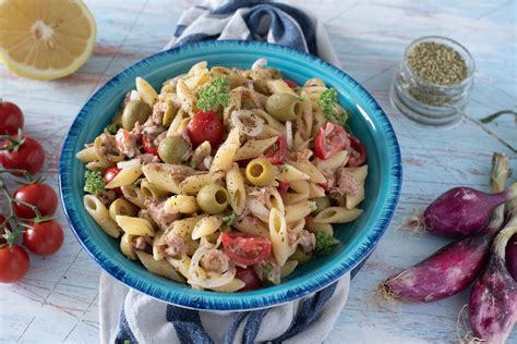 Pasta Fredda Con Limone Olive E Tonno La Ricetta Del Piatto Gustoso E
