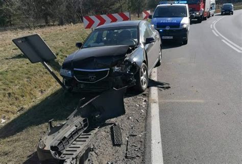 Wypadek na DK nr 25 Zderzyły się trzy auta dwie osoby zostały ranne