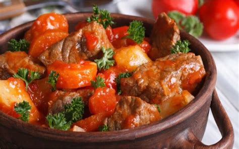 Mijoté de bœuf aux carottes et à la sauce tomate Toutes Recettes