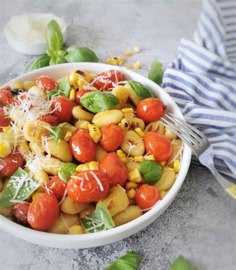 Gebakken Gnocchi Met Gegrilde Tomaat En Mais