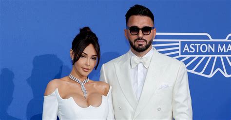 Oops Nabilla Benattia filme Thomas Vergara totalement nu et dévoile