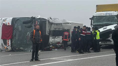 Yolcu Otobüsü Devrildi 4 Ölü 36 Yaralı