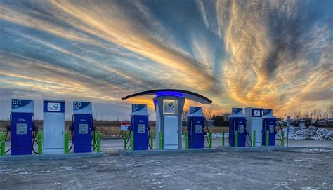 Six nouvelles bornes de recharge rapide pour véhicules électriques