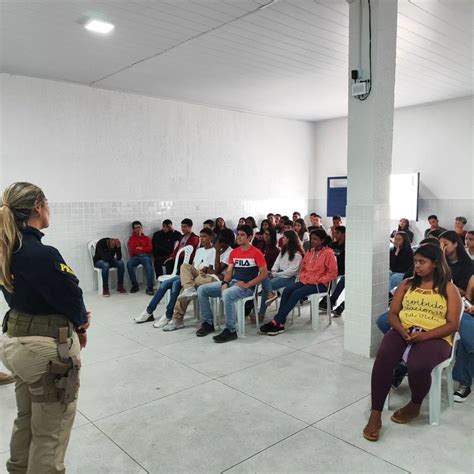 Polícia Rodoviária Federal apresenta projeto EDUCAR PRF em escolas da