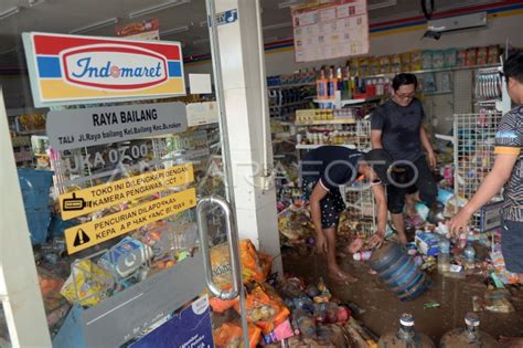 PASCA BENCANA BANJIR DAN LONGSOR DI MANADO ANTARA Foto