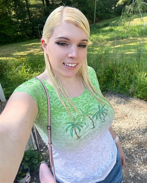 🏳️‍⚧️ Amanda Rae 🏳️‍⚧️ On Twitter Happy Trans Girl On The Timeline 😳 Rt To Scare Twitter 😈
