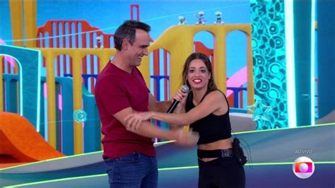 Fora do BBB 24 Beatriz comenta vida amorosa Não faz mal a ninguém um