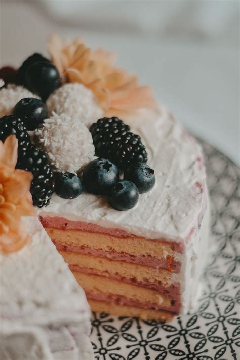 REZEPT NAKED CAKE MIT FRISCHEN HIMBEEREN