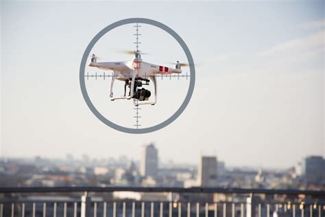 Nueve Formas Originales De Derribar Un Dron Aunque No Te Recomendamos