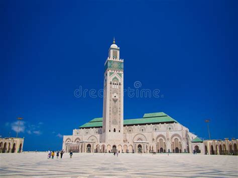 Grand Minaret Et Arcs Immenses Décorent La Grande Mosquée Hassan Ii