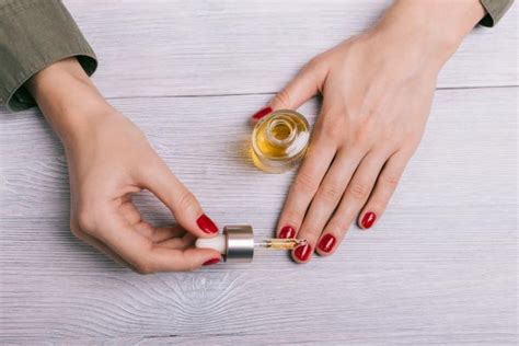 Los mejores aceites para fortalecer las uñas Descube cómo volver a