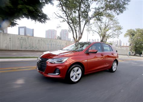 Novo Chevrolet Onix Agora Na Vers O Hatch Mostra Agilidade