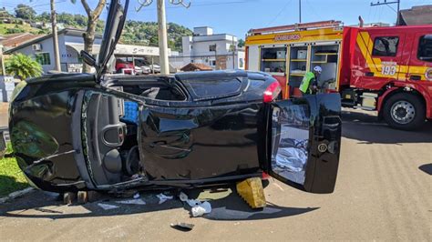 Capotamento deixa duas pessoas feridas Tudo Sobre Xanxerê