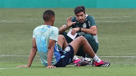 Abel Ferreira é comunicado e Palmeiras encaminha saída de 1 zagueiro